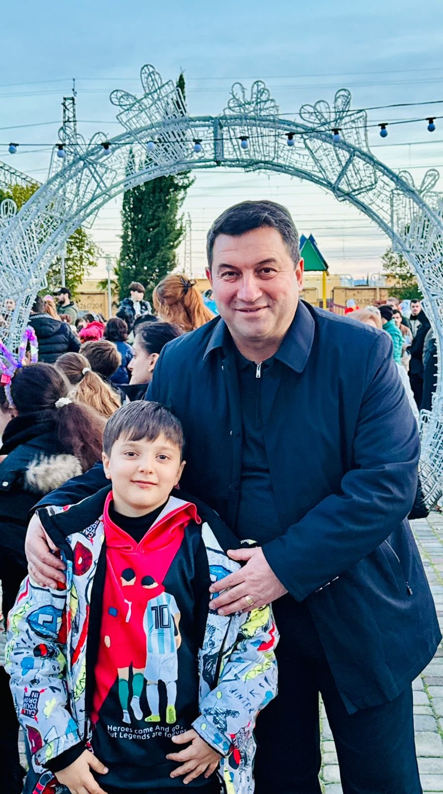 სამტრედიის მთავარი ნაძვის ხე საზეიმოდ აინთო